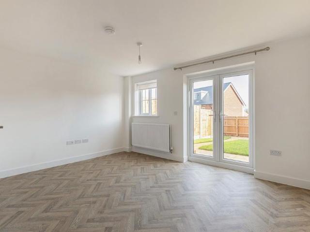 2 bedroom semi detached house to rent