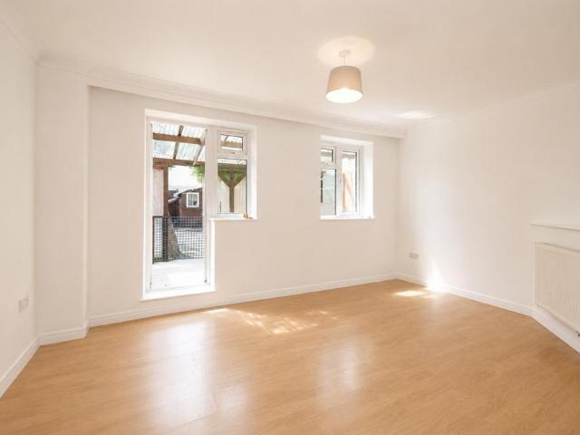 2 bedroom semi detached house to rent