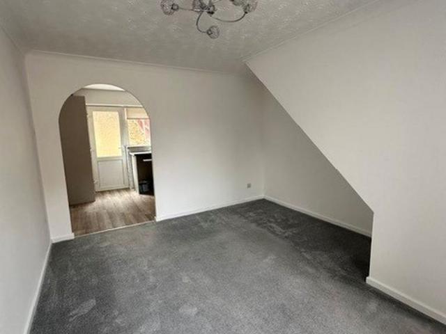 2 bedroom semi detached house to rent