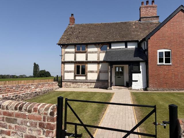 2 bedroom semi detached house to rent