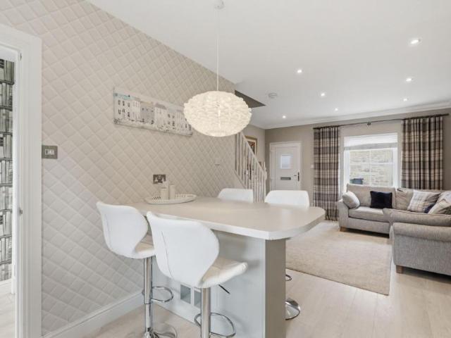 2 bedroom semi detached house to rent