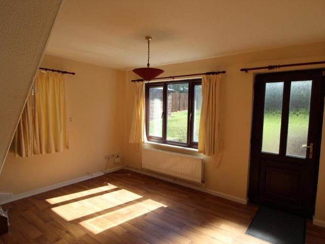 2 bedroom semi detached house to rent
