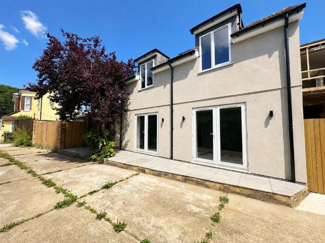 2 bedroom semi detached house to rent