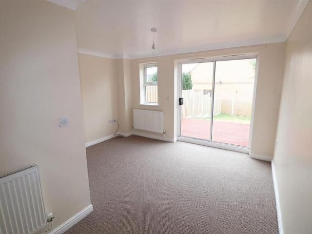 2 bedroom semi detached house to rent