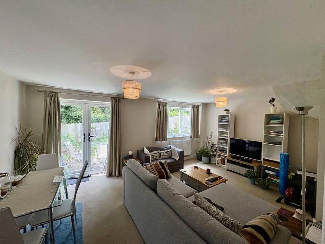 2 bedroom semi detached house to rent