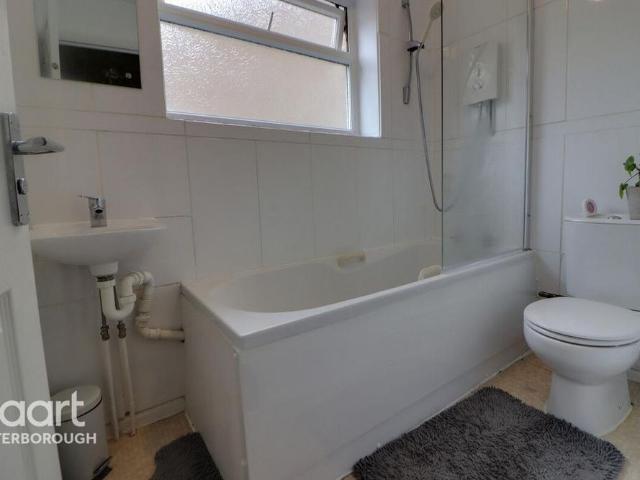 2 bedroom semi detached house to rent