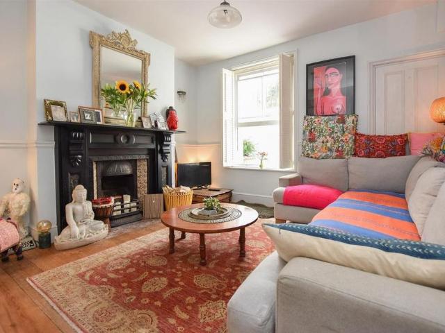 2 bedroom semi detached house to rent