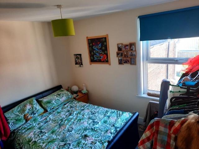2 bedroom semi detached house to rent