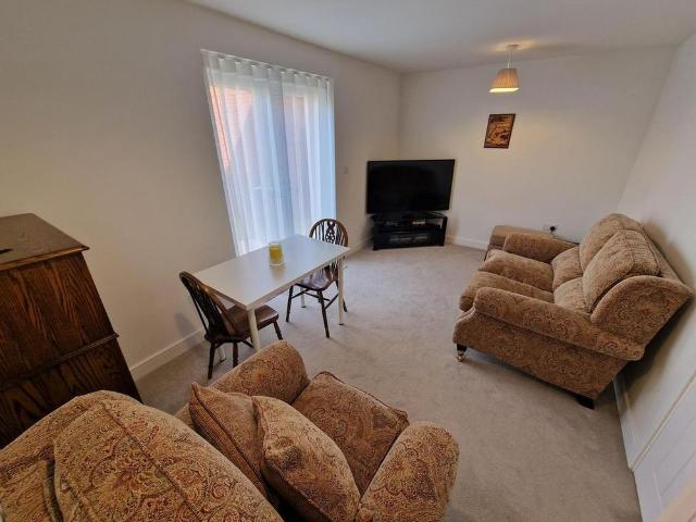 2 bedroom semi detached house to rent
