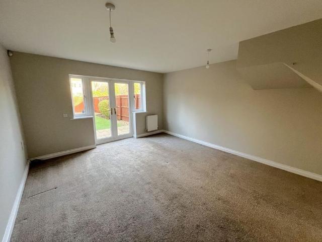 2 bedroom semi detached house to rent