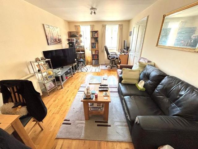 2 bedroom semi detached house to rent