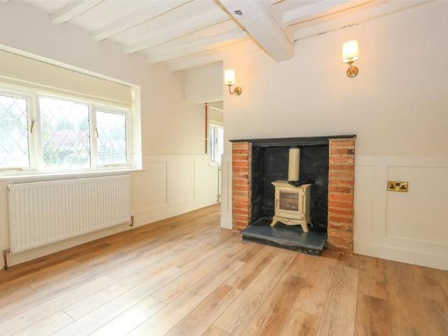 2 bedroom semi detached house to rent