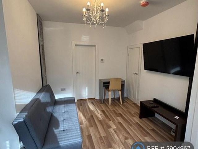 2 bedroom semi detached house to rent