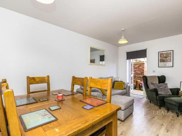 2 bedroom semi detached house to rent