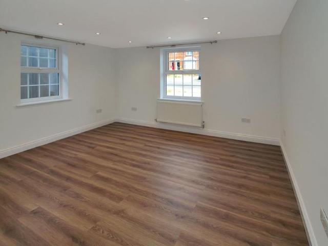 2 bedroom semi detached house to rent