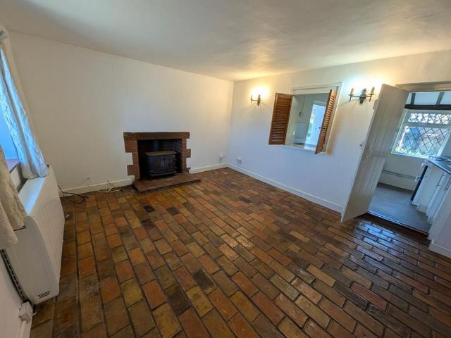 2 bedroom semi detached house to rent