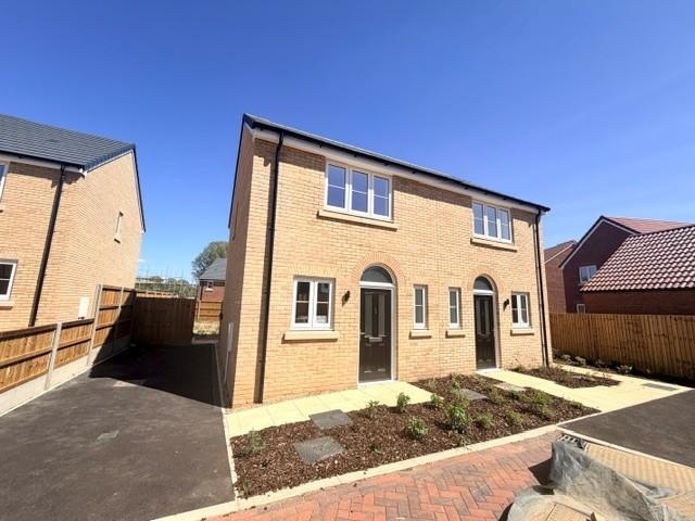 2 bedroom semi detached house to rent