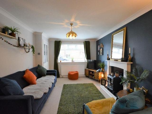 2 bedroom semi detached house to rent
