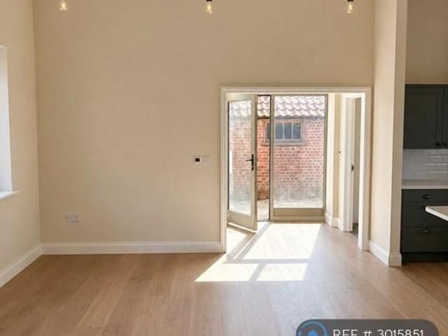 2 bedroom semi detached house to rent