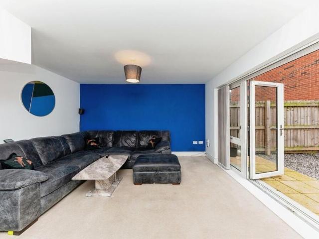2 bedroom semi detached house to rent