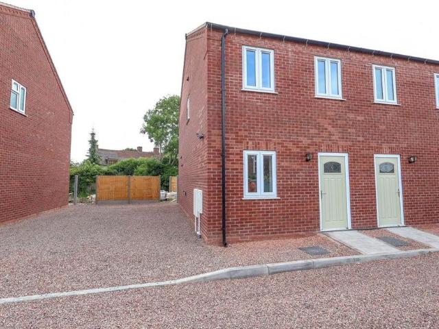 2 bedroom semi detached house to rent