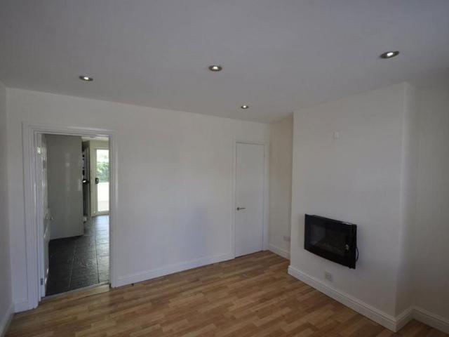2 bedroom semi detached house to rent