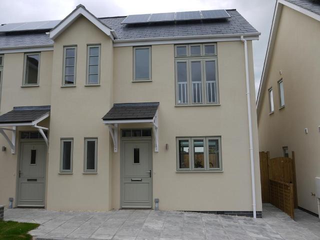 2 bedroom semi detached house to rent