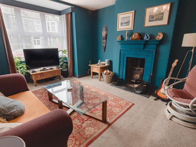 2 bedroom semi detached house to rent