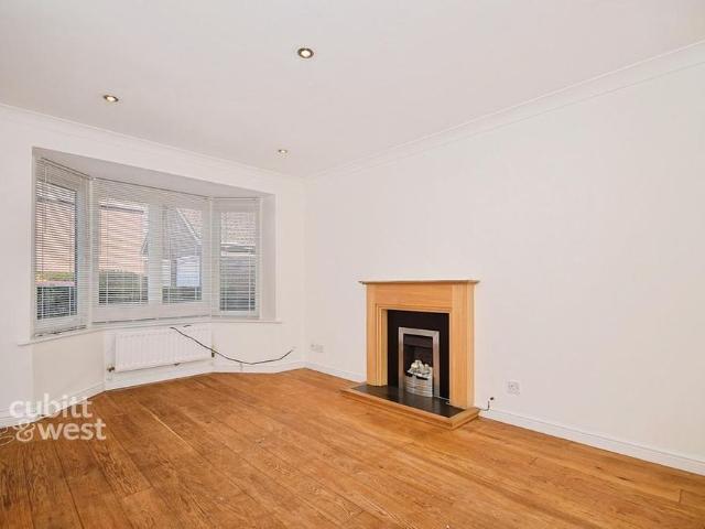 2 bedroom semi detached house to rent