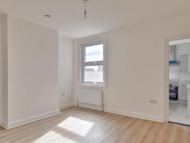 2 bedroom semi detached house to rent