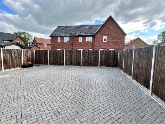 2 bedroom semi detached house to rent