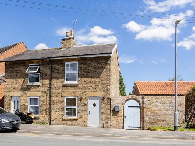 2 bedroom semi detached house for sale