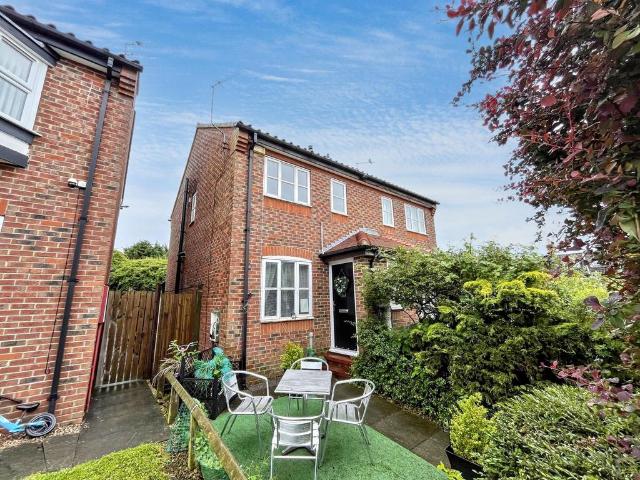 2 bedroom semi detached house for sale