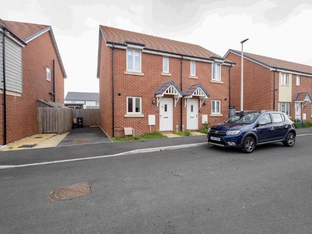 2 bedroom semi detached house for sale