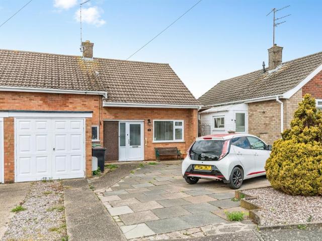 2 bedroom semi detached house for sale