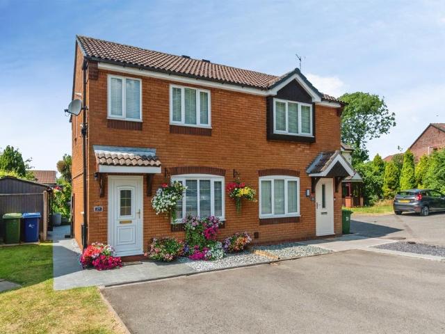 2 bedroom semi detached house for sale
