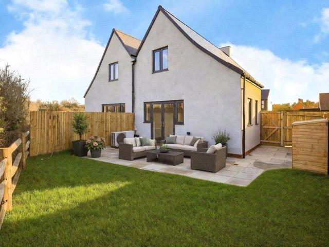 2 bedroom semi detached house for sale