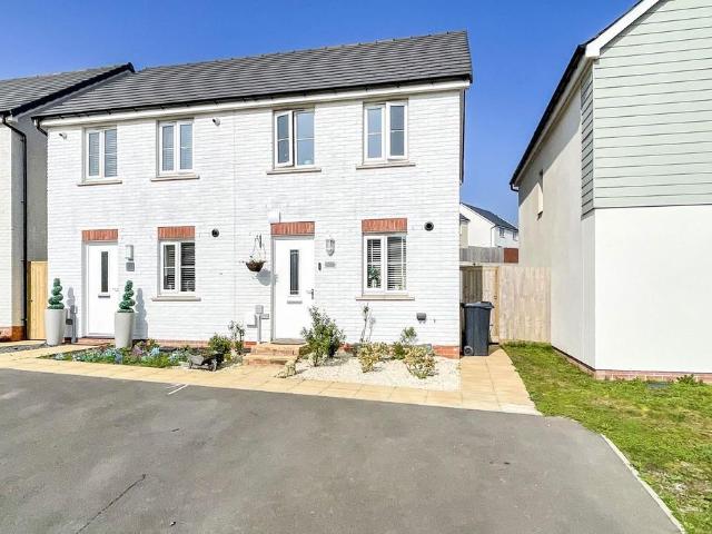 2 bedroom semi detached house for sale