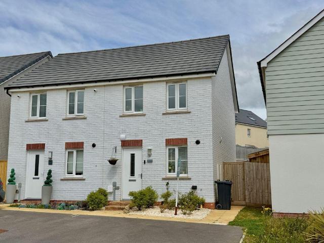 2 bedroom semi detached house for sale