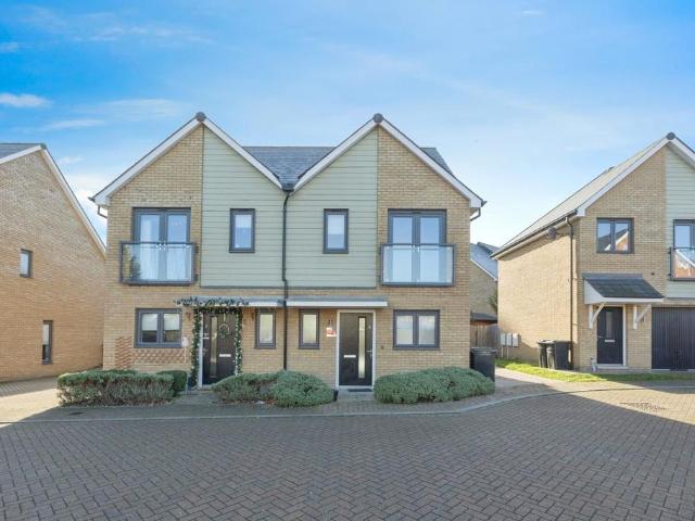 2 bedroom semi detached house for sale