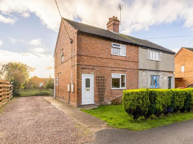 2 bedroom semi detached house for sale