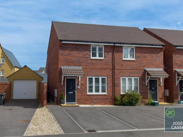 2 bedroom semi detached house for sale