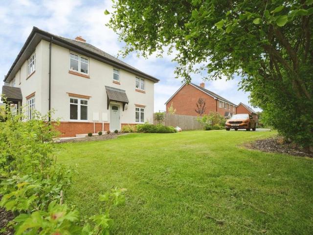 2 bedroom semi detached house for sale