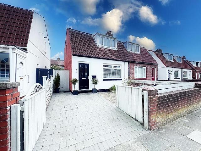 2 bedroom semi detached house for sale