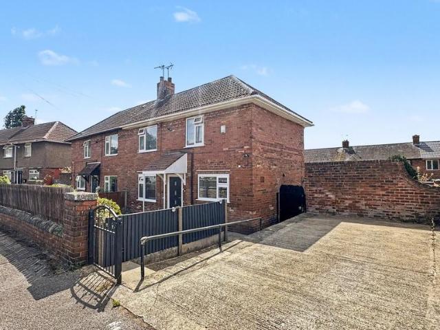 2 bedroom semi detached house for sale