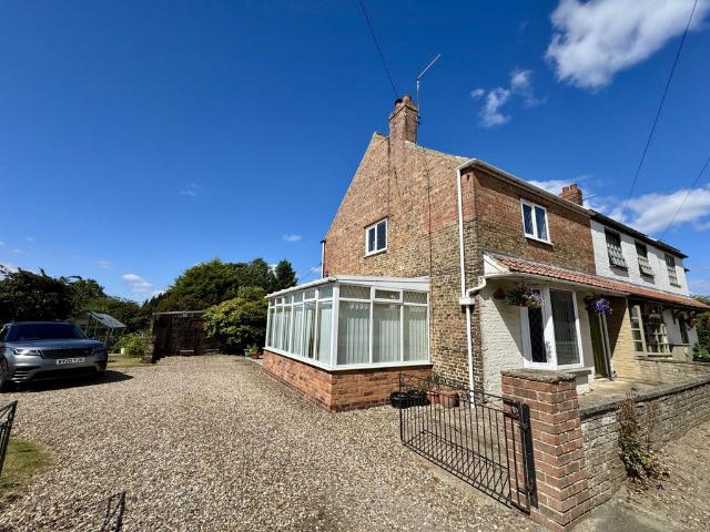 2 bedroom semi detached house for sale