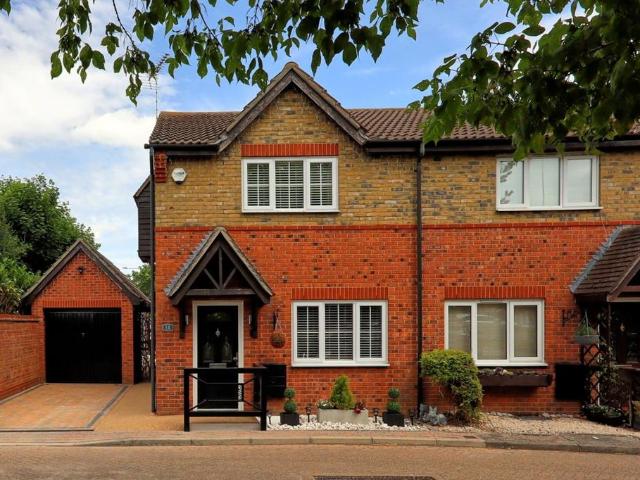 2 bedroom semi detached house for sale
