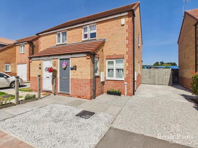 2 bedroom semi detached house for sale
