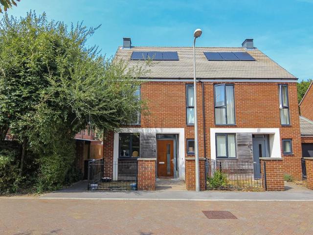 2 bedroom semi detached house for sale