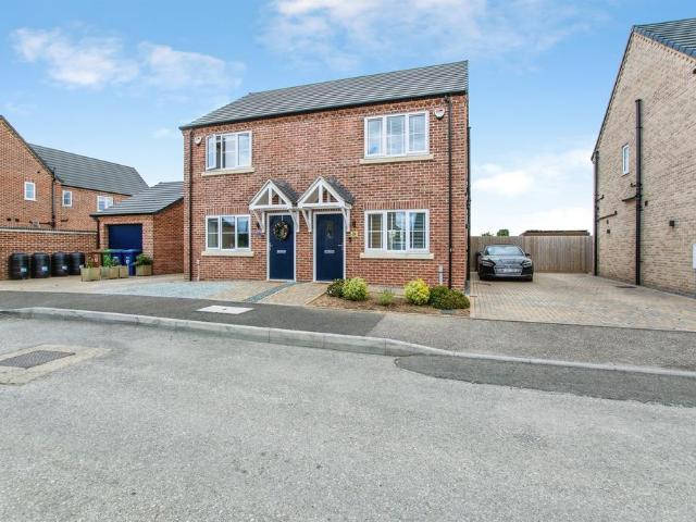 2 bedroom semi detached house for sale